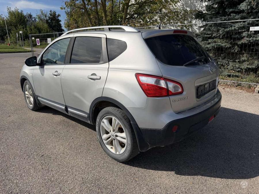 Grey Nissan Qashqai 2013 in Marijampole, with an engine capacity of 1.60 L and mileage of 323 thousand km for 3650 €, photo 7 on AUTOMOTO.COM.LV