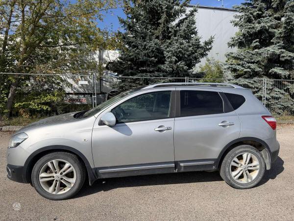Nissan Qashqai 2013 in Marijampole on AUTOMOTO.COM.LV Grey Nissan Qashqai 2013 in Marijampole, with an engine capacity of 1.60 L and mileage of 323 thousand km for 3650 €, photo 8 on AUTOMOTO.COM.LV