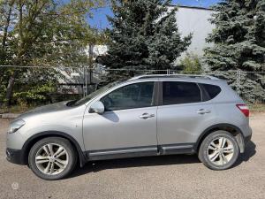 Grey Nissan Qashqai 2013 in Marijampole, with an engine capacity of 1.60 L and mileage of 323 thousand km for 3650 €, photo 8 on AUTOMOTO.COM.LV