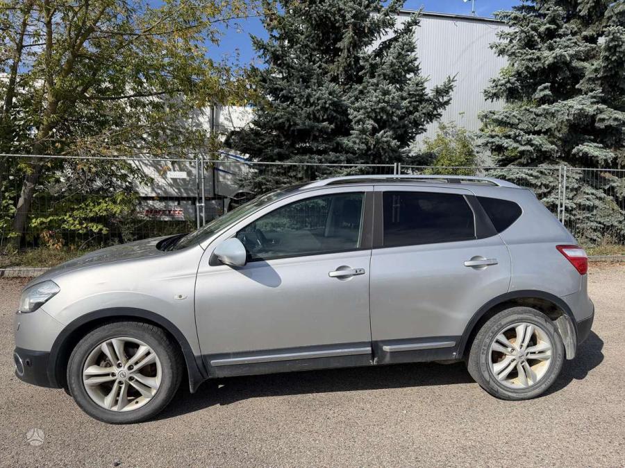 Grey Nissan Qashqai 2013 in Marijampole, with an engine capacity of 1.60 L and mileage of 323 thousand km for 3650 €, photo 8 on AUTOMOTO.COM.LV