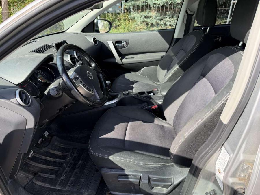 Grey Nissan Qashqai 2013 in Marijampole, with an engine capacity of 1.60 L and mileage of 323 thousand km for 3650 €, photo 11 on AUTOMOTO.COM.LV