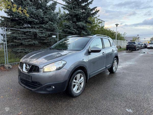 Grey Nissan Qashqai 2013 in Marijampole, with an engine capacity of 1.46 L and mileage of 216 thousand km for 4650 €, photo 1 on AUTOMOTO.COM.LV