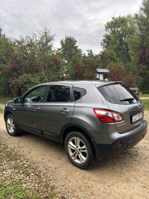 Nissan Qashqai 2013 Rīga vietnē Pelēks Nissan Qashqai 2013 Rīga, ar dzinēja tilpumu 1.60 L un nobraukumu 274 tūkst. km par 3500 €, foto 6 vietnē AUTOMOTO.COM.LV