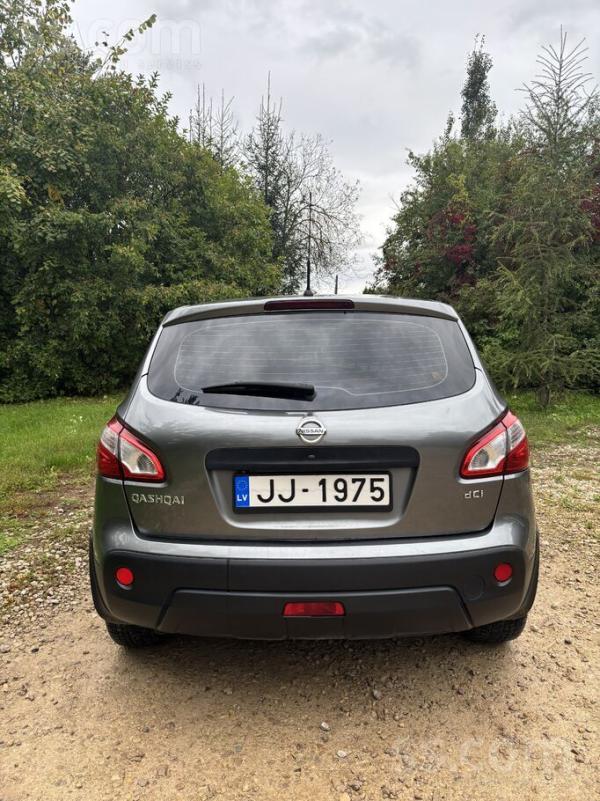 Nissan Qashqai 2013 Rīga vietnē Pelēks Nissan Qashqai 2013 Rīga, ar dzinēja tilpumu 1.60 L un nobraukumu 274 tūkst. km par 3500 €, foto 8 vietnē AUTOMOTO.COM.LV