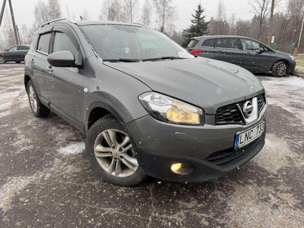 Pelēks Nissan Qashqai 2014 Plungė, ar dzinēja tilpumu 2.00 L un nobraukumu 180 tūkst. km par 8400 €, foto 1 vietnē AUTOMOTO.COM.LV