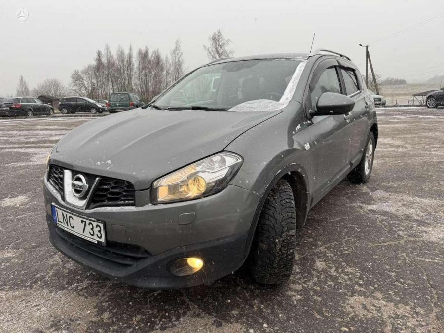 Pelēks Nissan Qashqai 2014 Plungė, ar dzinēja tilpumu 2.00 L un nobraukumu 180 tūkst. km par 8400 €, foto 3 vietnē AUTOMOTO.COM.LV