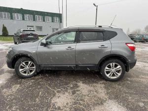 Pelēks Nissan Qashqai 2014 Plungė, ar dzinēja tilpumu 2.00 L un nobraukumu 180 tūkst. km par 8400 €, foto 4 vietnē AUTOMOTO.COM.LV