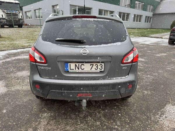 Pelēks Nissan Qashqai 2014 Plungė, ar dzinēja tilpumu 2.00 L un nobraukumu 180 tūkst. km par 8400 €, foto 6 vietnē AUTOMOTO.COM.LV