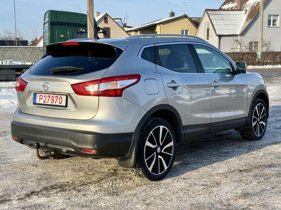 Grey Nissan Qashqai 2014 in Marijampole, with an engine capacity of 1.46 L and mileage of 274 thousand km for 7800 €, photo 4 on AUTOMOTO.COM.LV