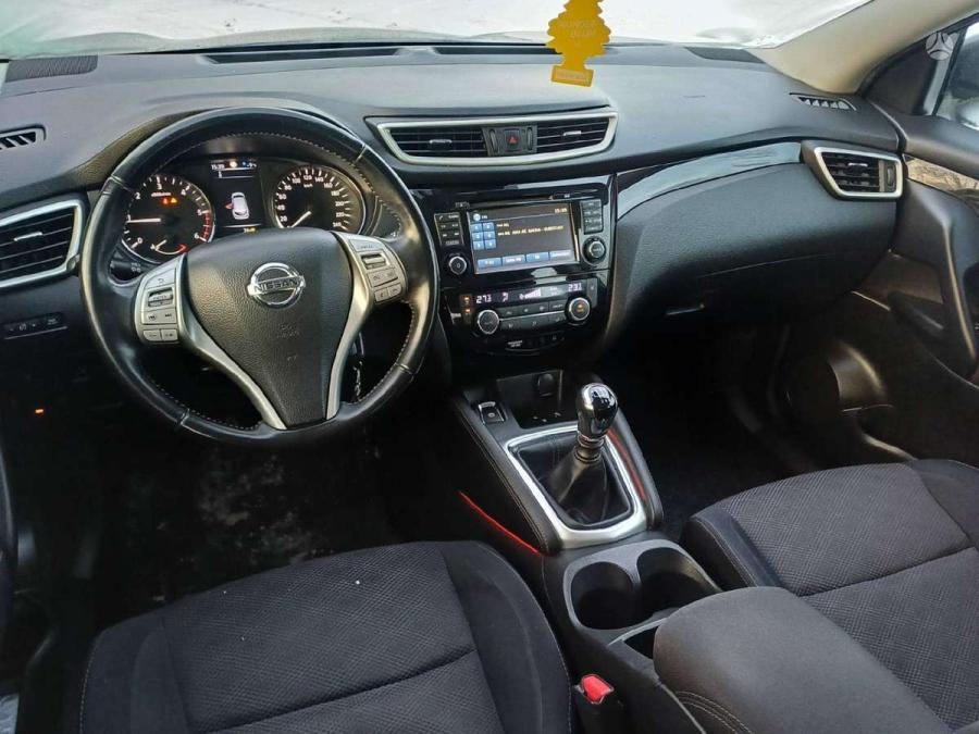 Grey Nissan Qashqai 2014 in Siauliai, with an engine capacity of 1.50 L and mileage of 140 thousand km for 8600 €, photo 10 on AUTOMOTO.COM.LV