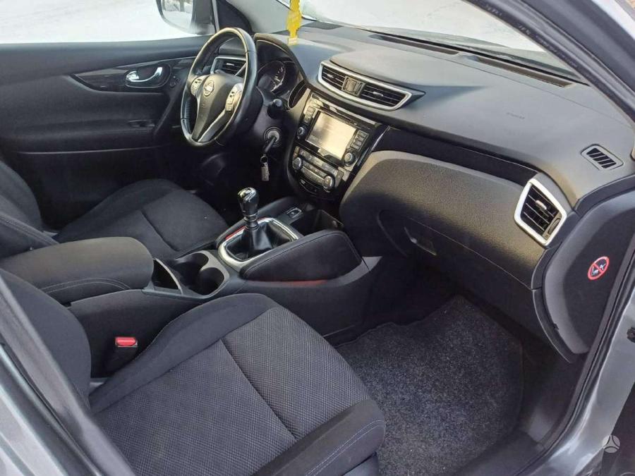Grey Nissan Qashqai 2014 in Siauliai, with an engine capacity of 1.50 L and mileage of 140 thousand km for 8600 €, photo 13 on AUTOMOTO.COM.LV