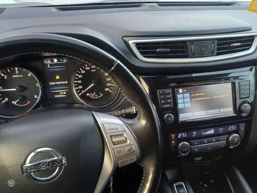 Grey Nissan Qashqai 2014 in Siauliai, with an engine capacity of 1.50 L and mileage of 140 thousand km for 8600 €, photo 14 on AUTOMOTO.COM.LV
