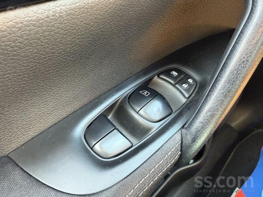 Grey Nissan Qashqai 2014 in Riga, with an engine capacity of 1.50 L and mileage of 257 thousand km for 6999 €, photo 10 on AUTOMOTO.COM.LV