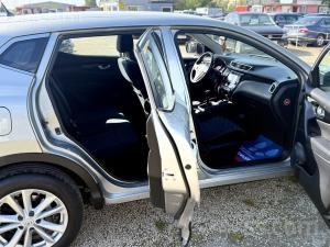 Grey Nissan Qashqai 2014 in Riga, with an engine capacity of 1.50 L and mileage of 257 thousand km for 6999 €, photo 29 on AUTOMOTO.COM.LV