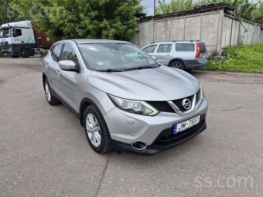Grey Nissan Qashqai 2014 in Riga, with an engine capacity of 1.50 L and mileage of 222 thousand km for 7590 €, photo 3 on AUTOMOTO.COM.LV