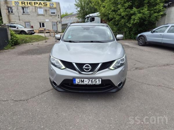 Grey Nissan Qashqai 2014 in Riga, with an engine capacity of 1.50 L and mileage of 222 thousand km for 7590 €, photo 3 on AUTOMOTO.COM.LV