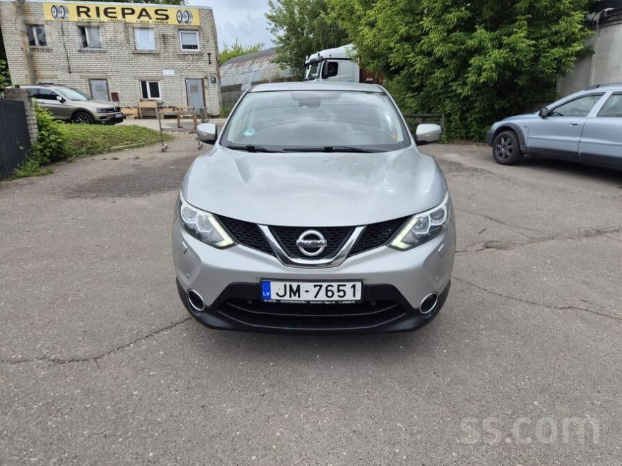 Grey Nissan Qashqai 2014 in Riga, with an engine capacity of 1.50 L and mileage of 222 thousand km for 7590 €, photo 4 on AUTOMOTO.COM.LV