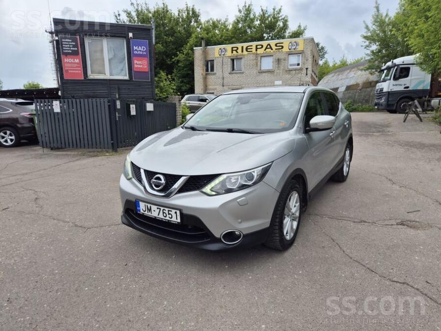 Grey Nissan Qashqai 2014 in Riga, with an engine capacity of 1.50 L and mileage of 222 thousand km for 7590 €, photo 5 on AUTOMOTO.COM.LV