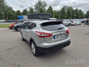 Grey Nissan Qashqai 2014 in Riga, with an engine capacity of 1.50 L and mileage of 222 thousand km for 7590 €, photo 9 on AUTOMOTO.COM.LV