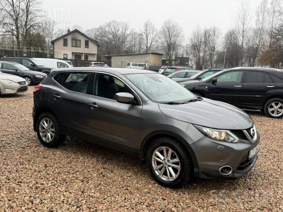 Grey Nissan Qashqai 2014 in Riga, with an engine capacity of 1.60 L and mileage of 78 thousand km for 9500 €, photo 3 on AUTOMOTO.COM.LV