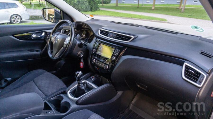 Grey Nissan Qashqai 2014 in Riga, with an engine capacity of 1.50 L and mileage of 222 thousand km for 7590 €, photo 12 on AUTOMOTO.COM.LV