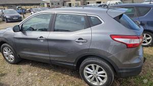 Grey Nissan Qashqai 2014 in Taurage, with an engine capacity of 1.60 L and mileage of 200 thousand km for 7300 €, photo 6 on AUTOMOTO.COM.LV