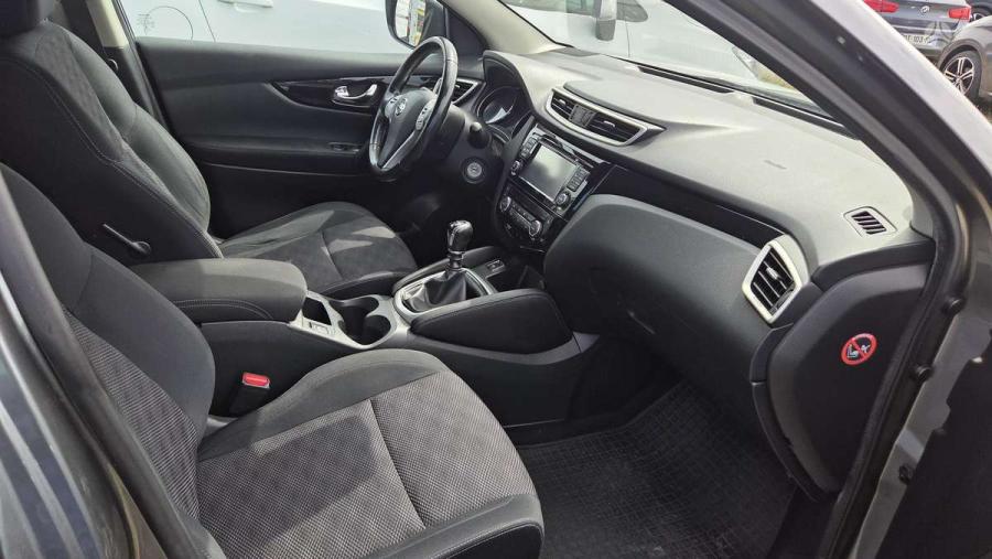 Grey Nissan Qashqai 2014 in Taurage, with an engine capacity of 1.60 L and mileage of 200 thousand km for 7300 €, photo 8 on AUTOMOTO.COM.LV