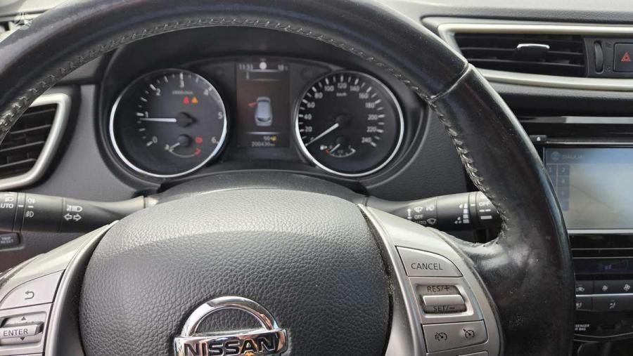 Grey Nissan Qashqai 2014 in Taurage, with an engine capacity of 1.60 L and mileage of 200 thousand km for 7300 €, photo 12 on AUTOMOTO.COM.LV