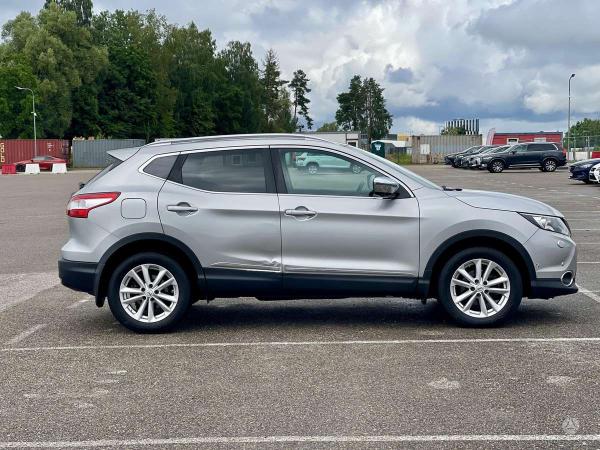 Pelēks Nissan Qashqai 2014 Viļņa, ar dzinēja tilpumu 1.20 L un nobraukumu 134 tūkst. km par 6200 €, foto 4 vietnē AUTOMOTO.COM.LV
