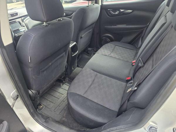 Grey Nissan Qashqai 2014 in Marijampole, with an engine capacity of 1.20 L and mileage of 208 thousand km for 4750 €, photo 9 on AUTOMOTO.COM.LV