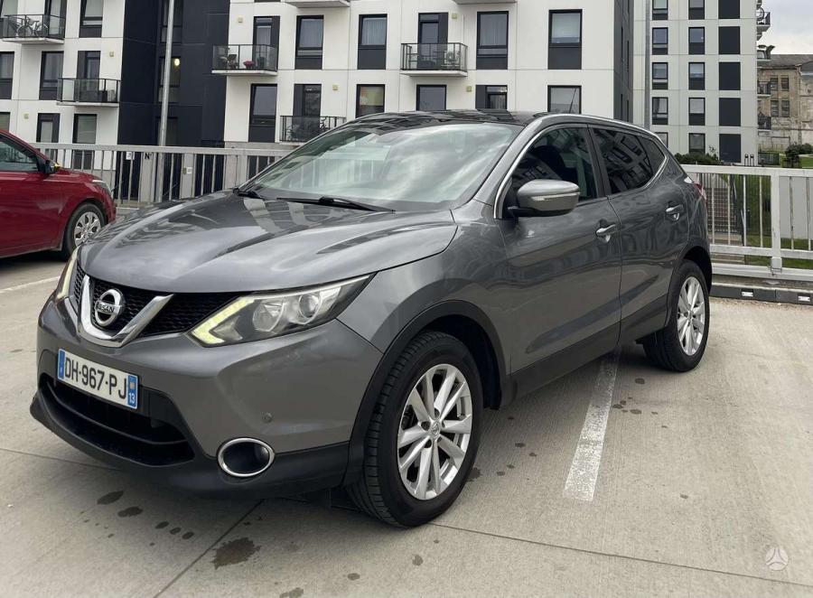 Grey Nissan Qashqai 2014 in Vilnius, with an engine capacity of 1.60 L and mileage of 235 thousand km for 7139 €, photo 1 on AUTOMOTO.COM.LV