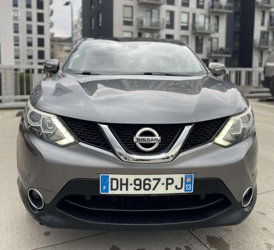 Grey Nissan Qashqai 2014 in Vilnius, with an engine capacity of 1.60 L and mileage of 235 thousand km for 7139 €, photo 3 on AUTOMOTO.COM.LV