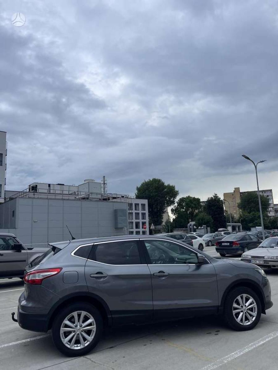 Grey Nissan Qashqai 2014 in Vilnius, with an engine capacity of 1.60 L and mileage of 235 thousand km for 7139 €, photo 5 on AUTOMOTO.COM.LV