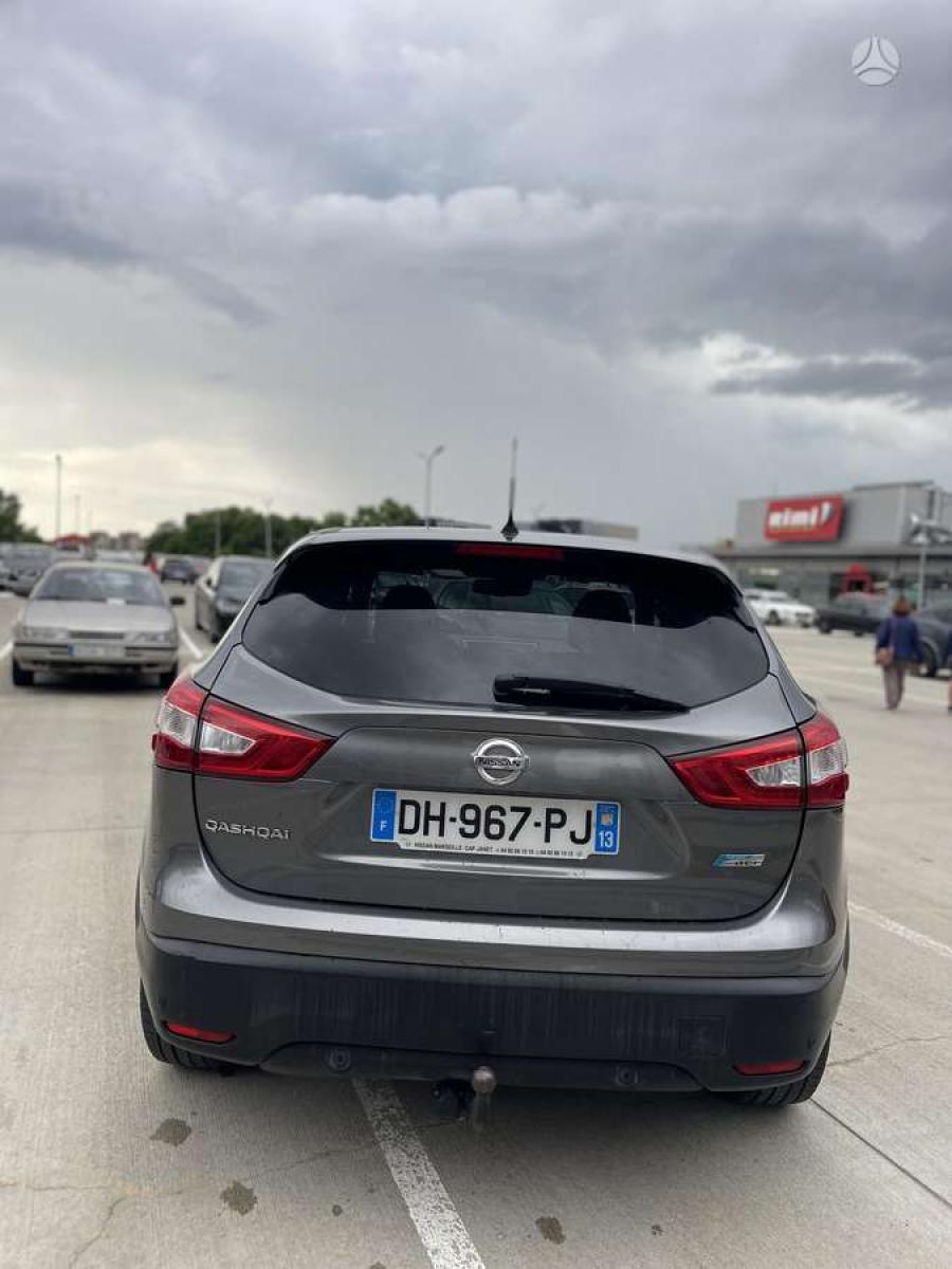 Grey Nissan Qashqai 2014 in Vilnius, with an engine capacity of 1.60 L and mileage of 235 thousand km for 7139 €, photo 6 on AUTOMOTO.COM.LV