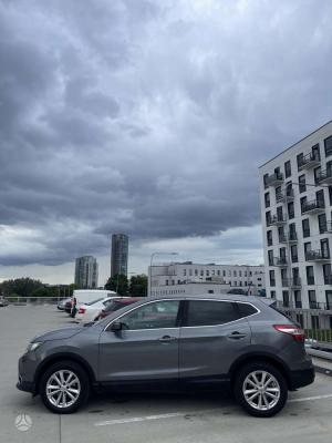 Grey Nissan Qashqai 2014 in Vilnius, with an engine capacity of 1.60 L and mileage of 235 thousand km for 7139 €, photo 9 on AUTOMOTO.COM.LV