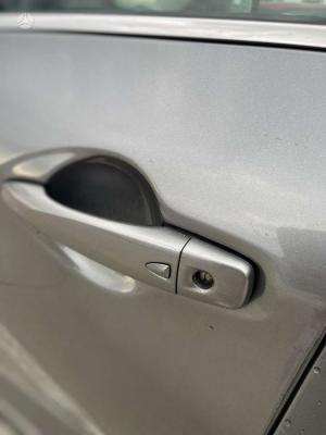 Grey Nissan Qashqai 2014 in Vilnius, with an engine capacity of 1.60 L and mileage of 235 thousand km for 7139 €, photo 10 on AUTOMOTO.COM.LV