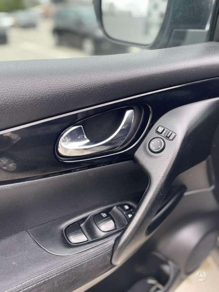 Grey Nissan Qashqai 2014 in Vilnius, with an engine capacity of 1.60 L and mileage of 235 thousand km for 7139 €, photo 11 on AUTOMOTO.COM.LV