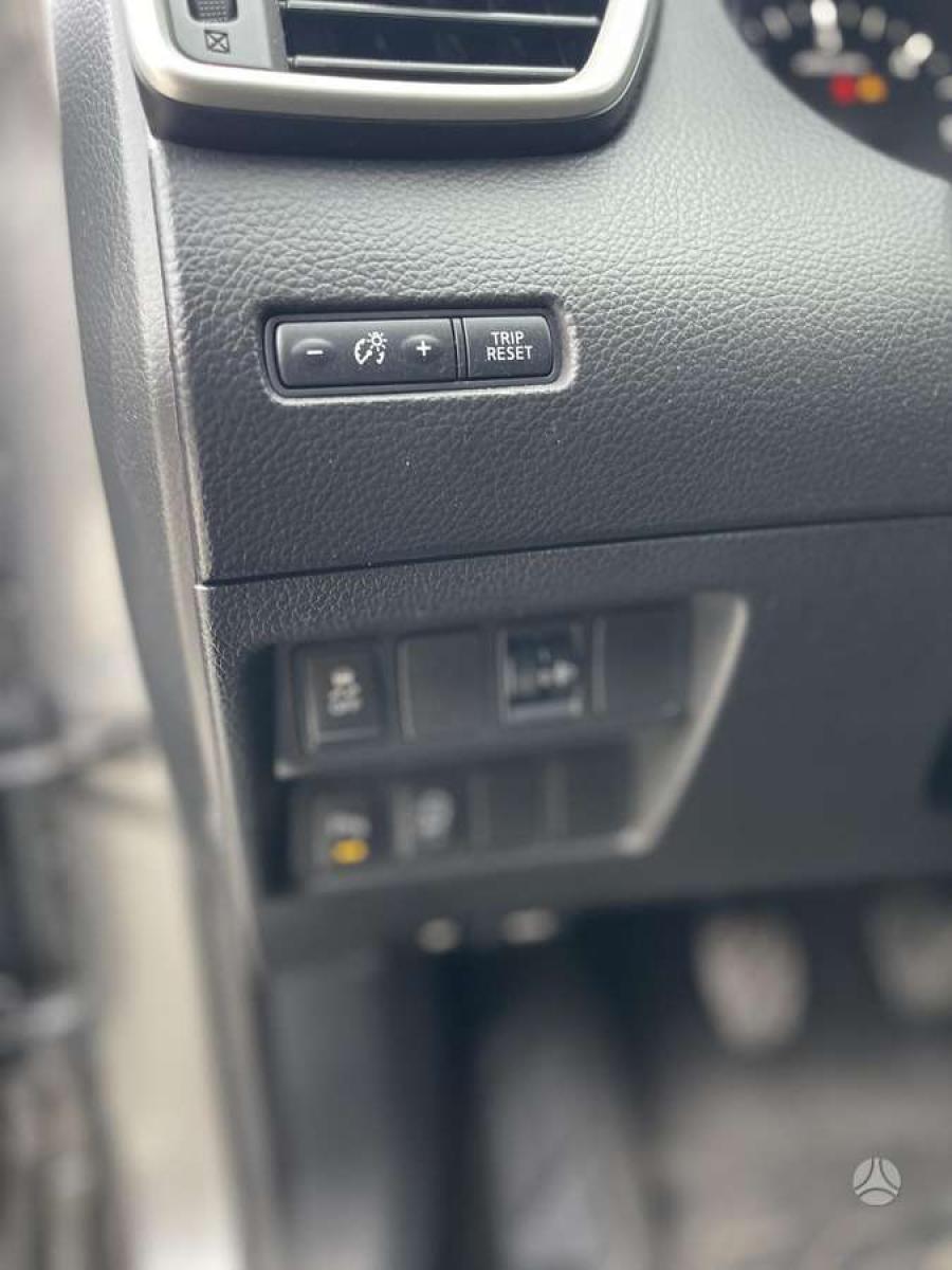 Grey Nissan Qashqai 2014 in Vilnius, with an engine capacity of 1.60 L and mileage of 235 thousand km for 7139 €, photo 12 on AUTOMOTO.COM.LV