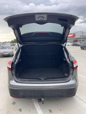 Grey Nissan Qashqai 2014 in Vilnius, with an engine capacity of 1.60 L and mileage of 235 thousand km for 7139 €, photo 16 on AUTOMOTO.COM.LV