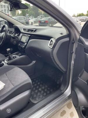 Grey Nissan Qashqai 2014 in Vilnius, with an engine capacity of 1.60 L and mileage of 235 thousand km for 7139 €, photo 19 on AUTOMOTO.COM.LV