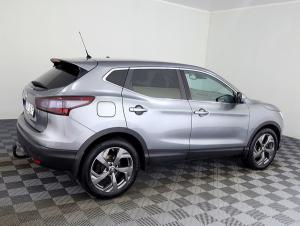 Pelēks Nissan Qashqai 2014 Tallina, ar dzinēja tilpumu 1.60 L un nobraukumu 239 tūkst. km par 5999 €, foto 4 vietnē AUTOMOTO.COM.LV