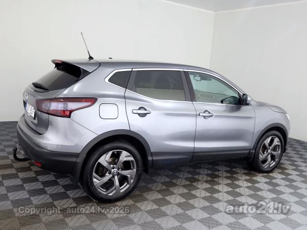 Grey Nissan Qashqai 2014 in Tallinn, with an engine capacity of 1.60 L and mileage of 239 thousand km for 5999 €, photo 3 on AUTOMOTO.COM.LV