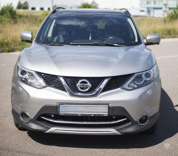 Grey Nissan Qashqai 2014 in Vilnius, with an engine capacity of 1.60 L and mileage of 156 thousand km for 7000 €, photo 4 on AUTOMOTO.COM.LV
