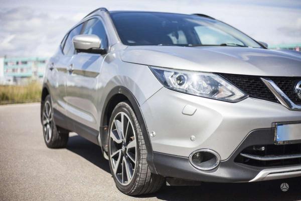 Grey Nissan Qashqai 2014 in Vilnius, with an engine capacity of 1.60 L and mileage of 156 thousand km for 7000 €, photo 5 on AUTOMOTO.COM.LV