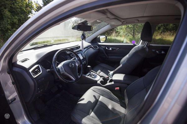 Grey Nissan Qashqai 2014 in Vilnius, with an engine capacity of 1.60 L and mileage of 156 thousand km for 7000 €, photo 6 on AUTOMOTO.COM.LV