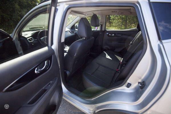 Grey Nissan Qashqai 2014 in Vilnius, with an engine capacity of 1.60 L and mileage of 156 thousand km for 7000 €, photo 7 on AUTOMOTO.COM.LV