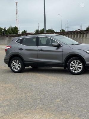 Grey Nissan Qashqai 2014 in Marijampole, with an engine capacity of 1.60 L and mileage of 264 thousand km for 6450 €, photo 5 on AUTOMOTO.COM.LV