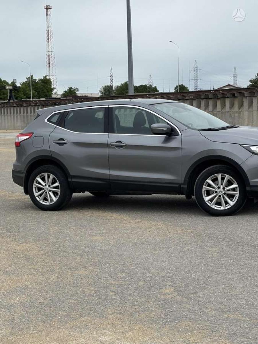 Grey Nissan Qashqai 2014 in Marijampole, with an engine capacity of 1.60 L and mileage of 264 thousand km for 6450 €, photo 5 on AUTOMOTO.COM.LV
