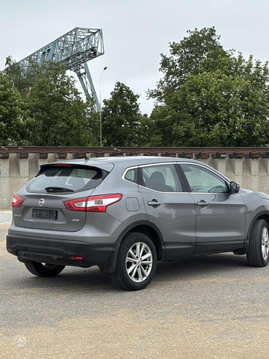Grey Nissan Qashqai 2014 in Marijampole, with an engine capacity of 1.60 L and mileage of 264 thousand km for 6450 €, photo 6 on AUTOMOTO.COM.LV