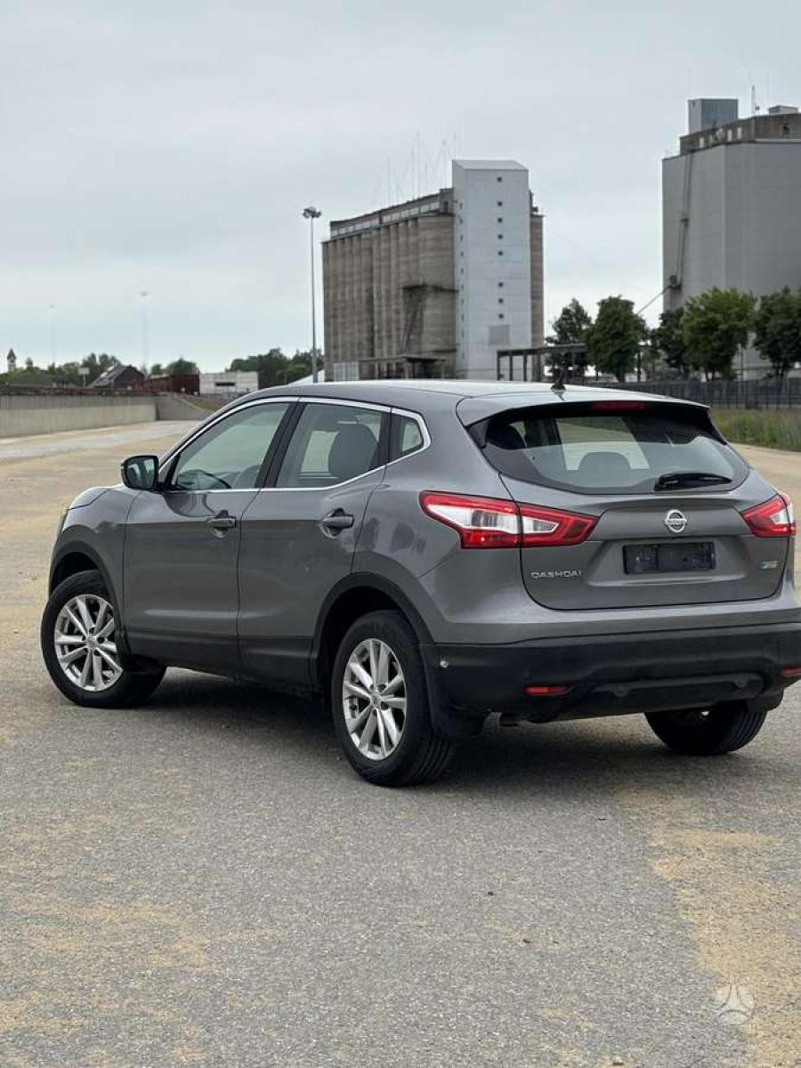 Grey Nissan Qashqai 2014 in Marijampole, with an engine capacity of 1.60 L and mileage of 264 thousand km for 6450 €, photo 8 on AUTOMOTO.COM.LV